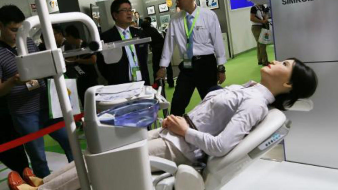 日本美女机器人:剥开美丽外衣的内部构造,和人类有差别吗?