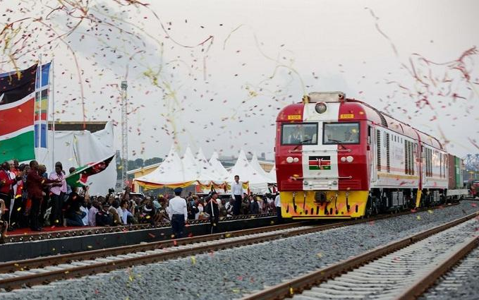 【又见西非】非洲也想学中国的成功,但一句“车同轨”就被难倒了