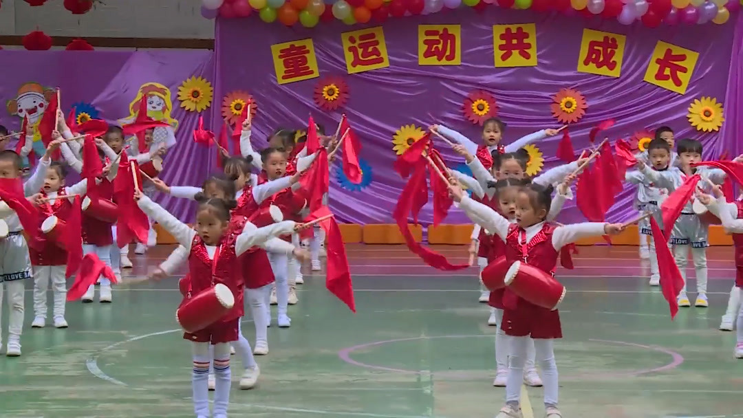 幼儿园舞蹈《旗舞飞扬》,儿童团体操视频,精彩不容错过