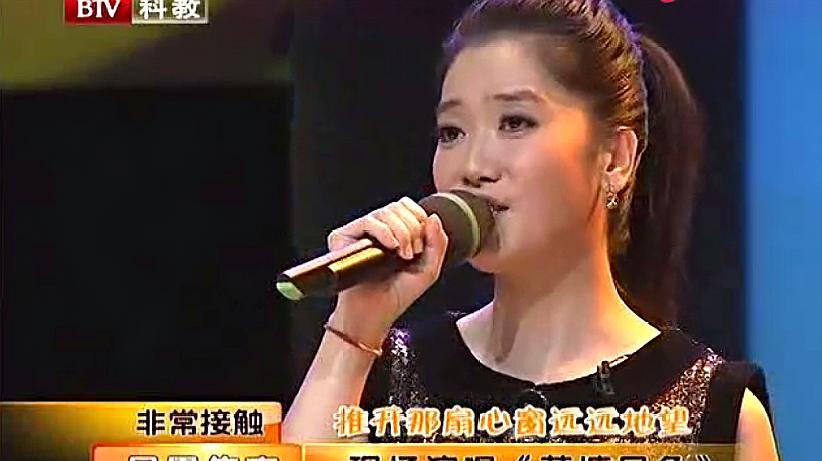 凤凰传奇现场演唱《荷塘月色》,经典旋律真是百听不厌啊!