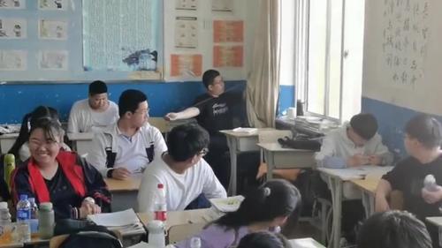 ...孩子好坏的标准,爱班如家的你总是无微不至的呵护班级东西,很优秀!