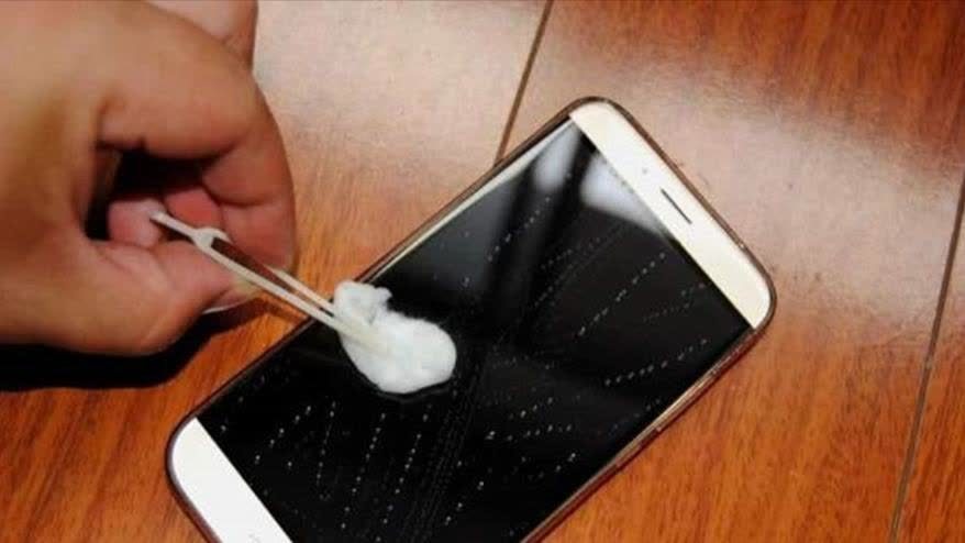 原来手机这样消毒才正确,还好早点学会了,抓紧告诉所有人,重视