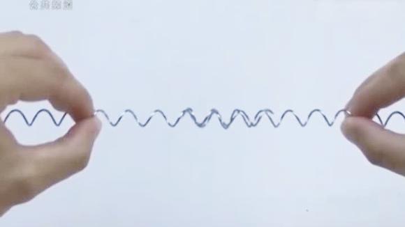 两根这样的螺旋铁丝缠绕会有什么神奇效果?看起来不错哦