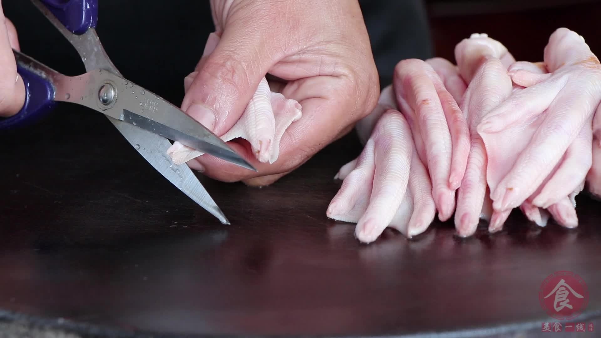 原来鸭掌配上陈皮这么好吃,软烂入味,果香四溢,吃完还想吃