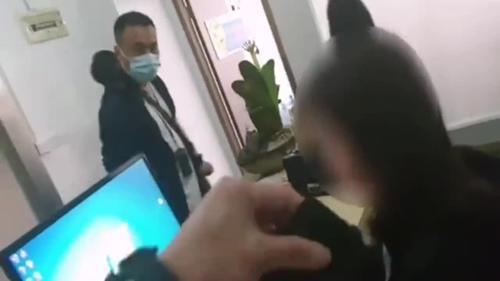 警察进入网络套路公司,微信群20个人骗一个用户