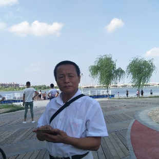 新时代鹰胆鸽魂 