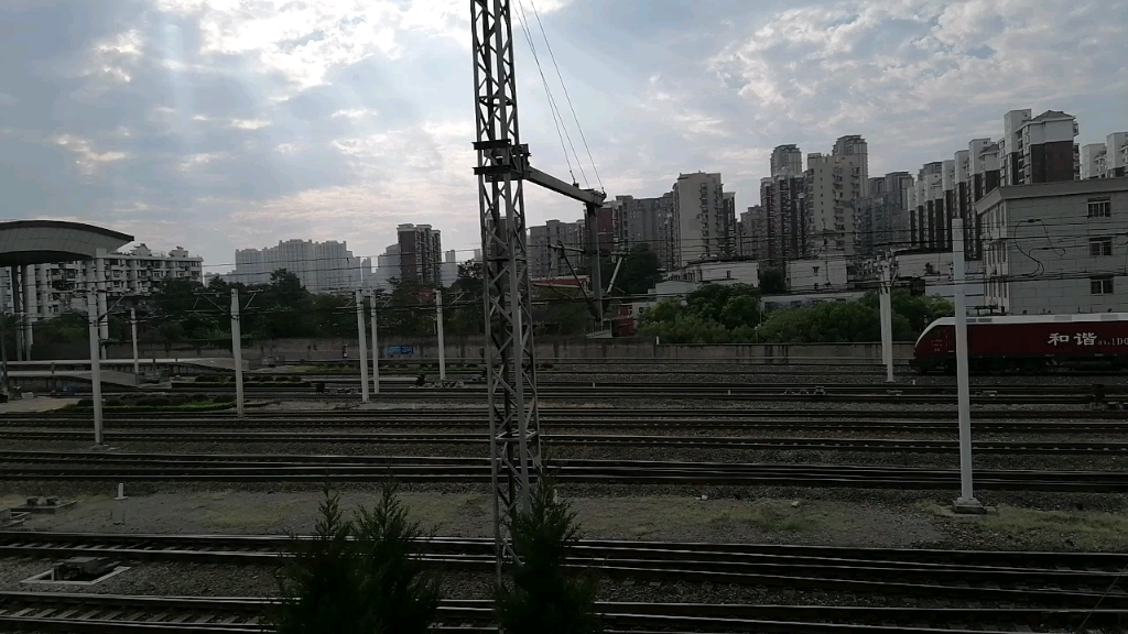 Z24次列车进武昌站,本务广铁广段HXD1D0246