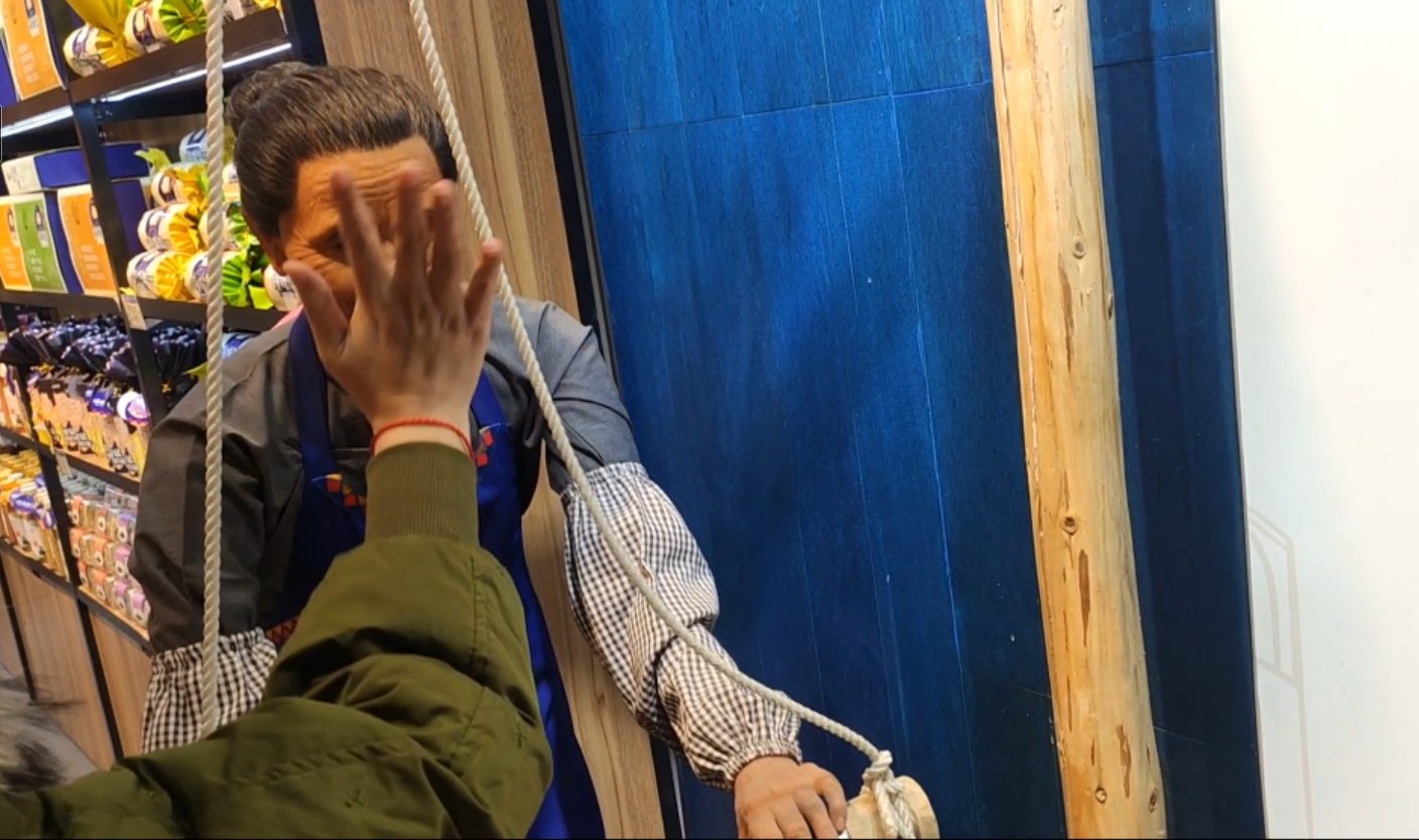 北京王府井著名老大妈有人出50万请大妈做宣传结果都请不动大妈