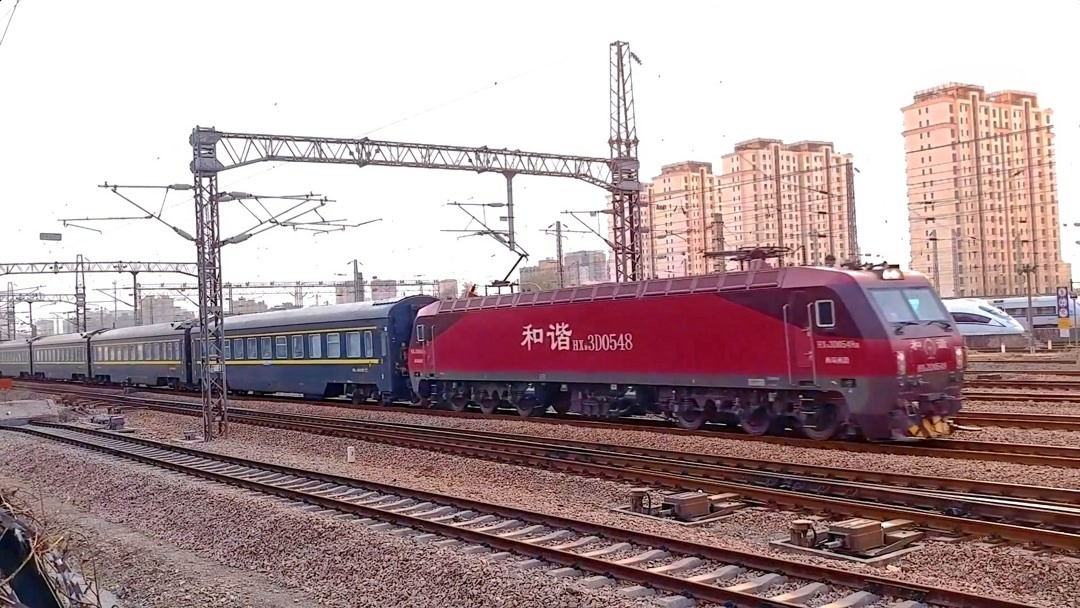 全列卧铺的Z字火车!杭州至西安Z86次列车通过艮山门动车所