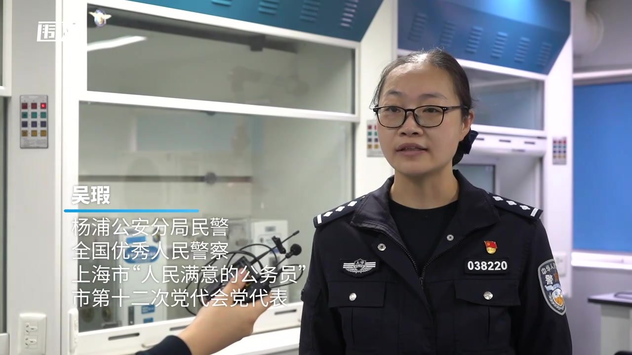 上海社会各界集中收听收看党的二十大开幕会