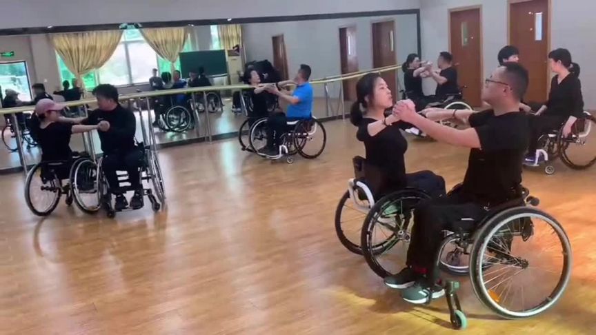 杭州市残联轮椅舞蹈队训练～ 指导老师:Vincent任毅