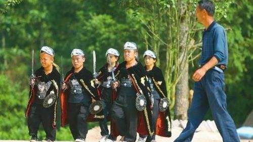 如同《权利游戏》里面的小矮人,在自己的世界却是巨人