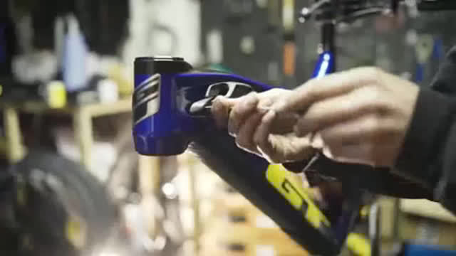 牛人发明:国外小伙怎样制造机械自行车,第一次见,长见识了