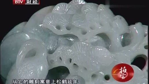 美女带来一块翡翠雕塑来鉴定,专家说得美女闭月羞花了!