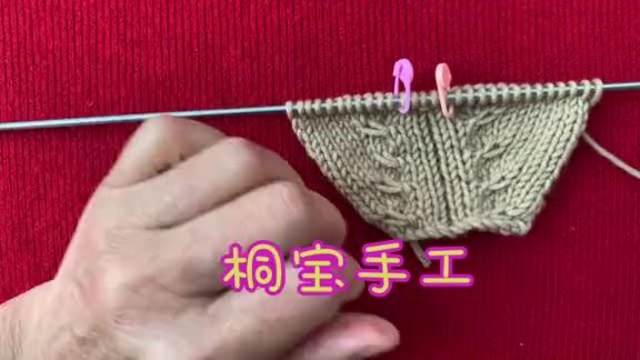 从上往下织毛衣—小燕子加针方法。