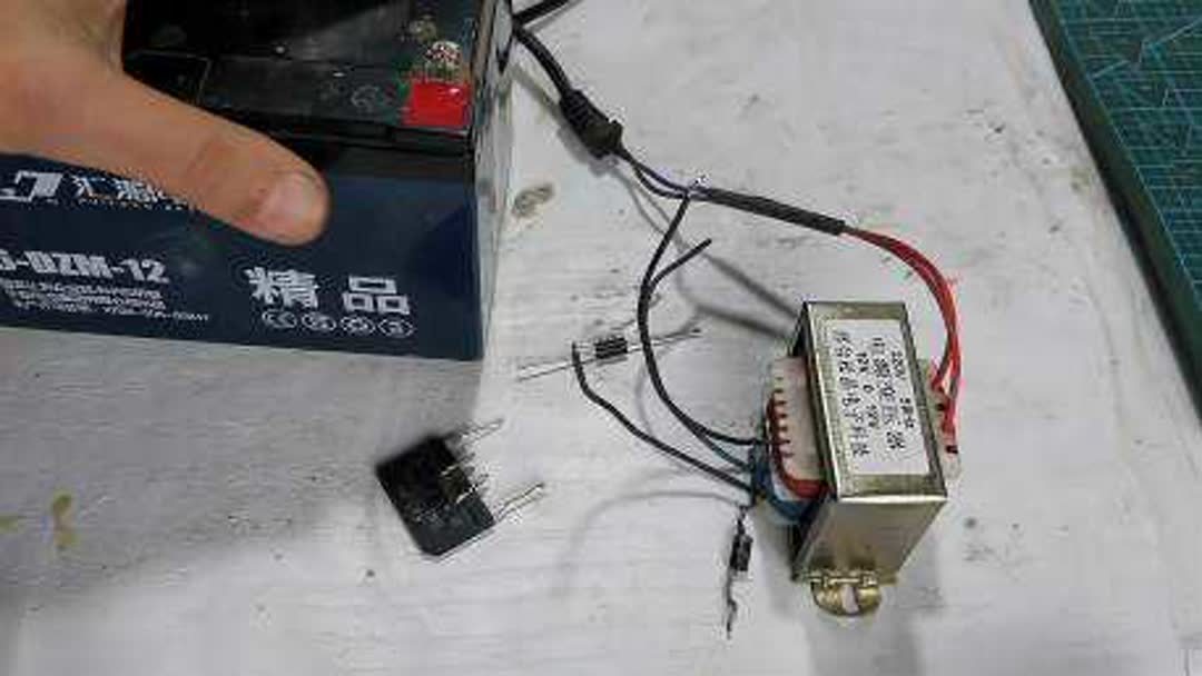 闲置的变压器千万别丢掉,只需简单改造,立马变成电瓶充电器