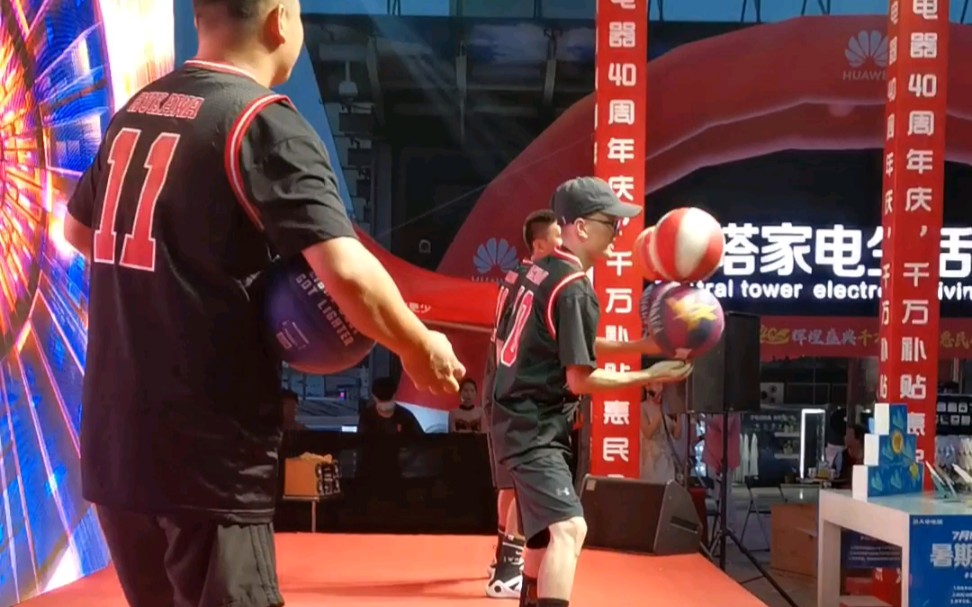 几个篮球,花式篮球表演