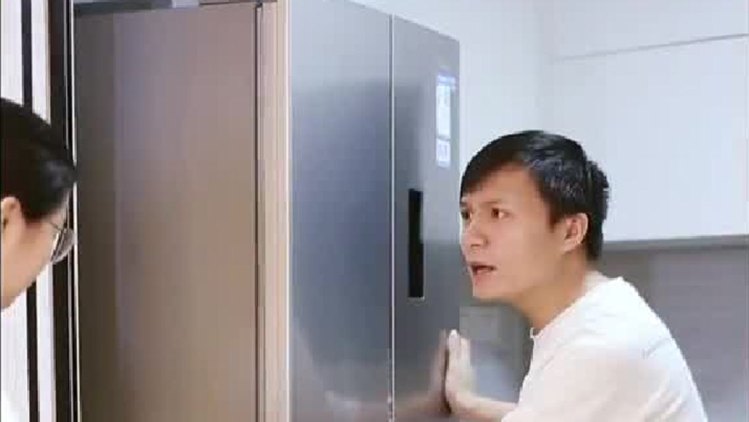 改造厨房的神级操作,改造后这样放双开门大冰箱,不占地儿还好看! 厨房...