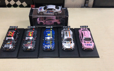 【小比例车模】300块钱买7个奔驰?用天津话测评1比43 DTM赛车模型