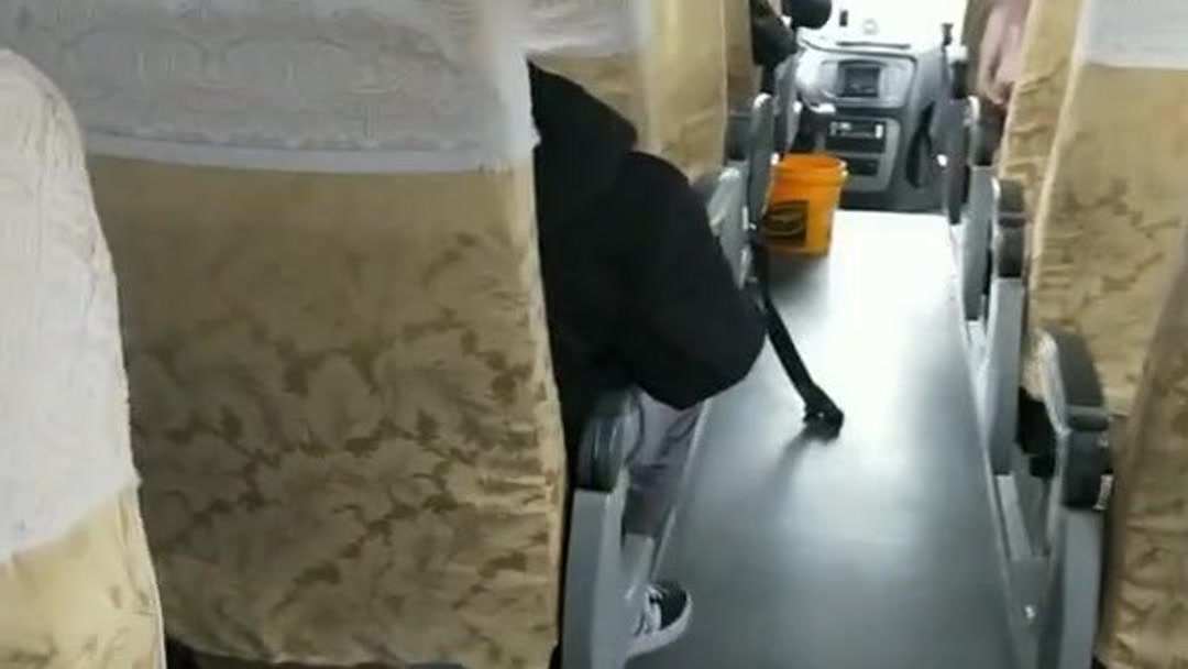 大家看看贵阳到黔西的客车,以前20一30分钟一班都坐得满,现在改成...