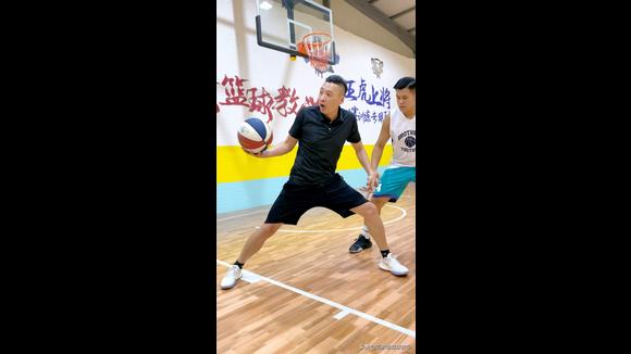 ߏ�转身后仰跳投教学之五