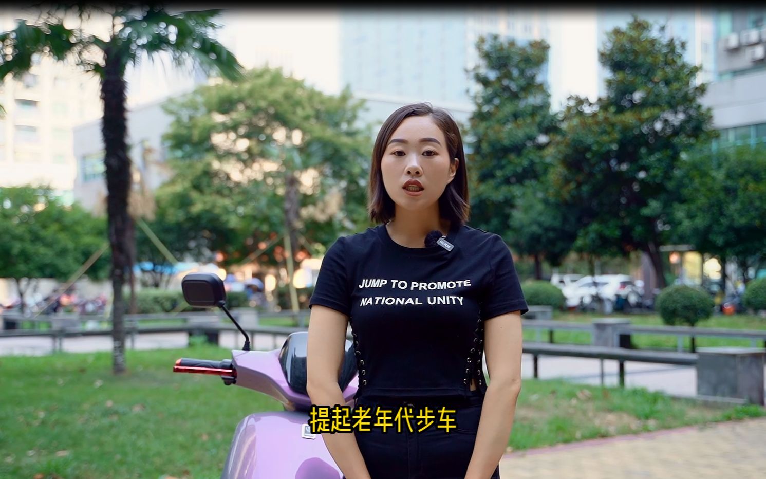 2款颜值超高的老年代步车,续航能达200公里,自带空调,可坐4人