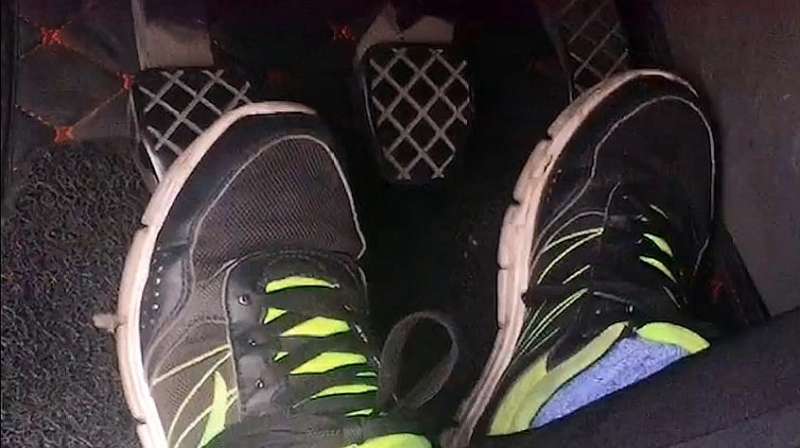 起步想要快,又不熄火,就要使用半联动给油起步!