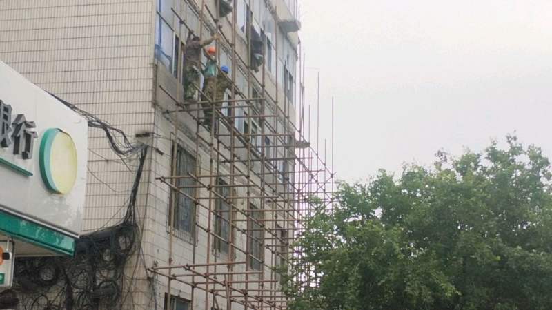 架子工高空作业,不用系安全带吗