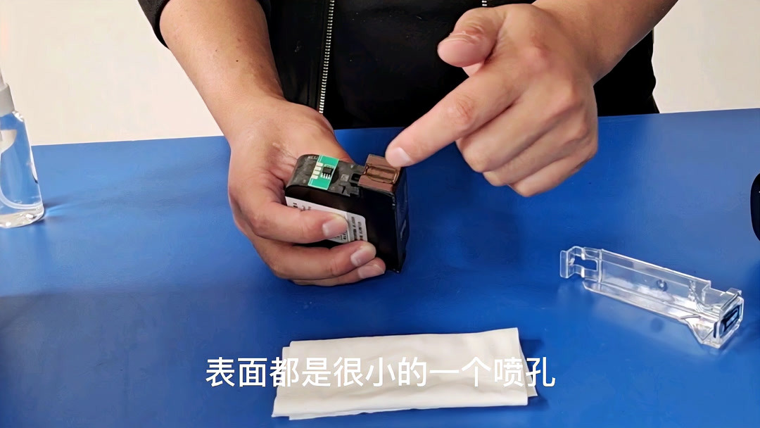 喷码机墨盒清洗,出现打字花或者不是特别清晰的时候使用