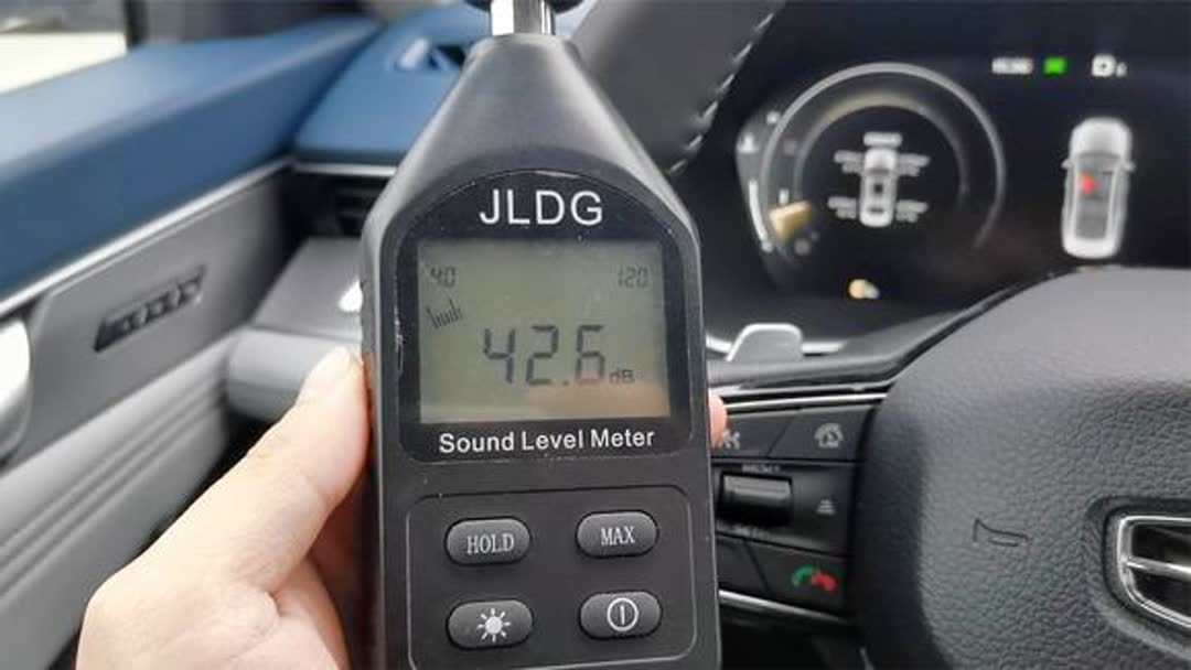 用分贝仪测试吉利星瑞怠速静谧性,这个成绩大家还满意吗?
