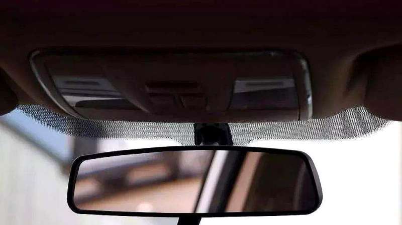 汽车上有几个很实用的小功能,很多新手司机不会用,你中招了吗