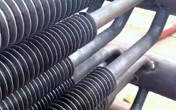 高频焊翅片管换热器生产加工中