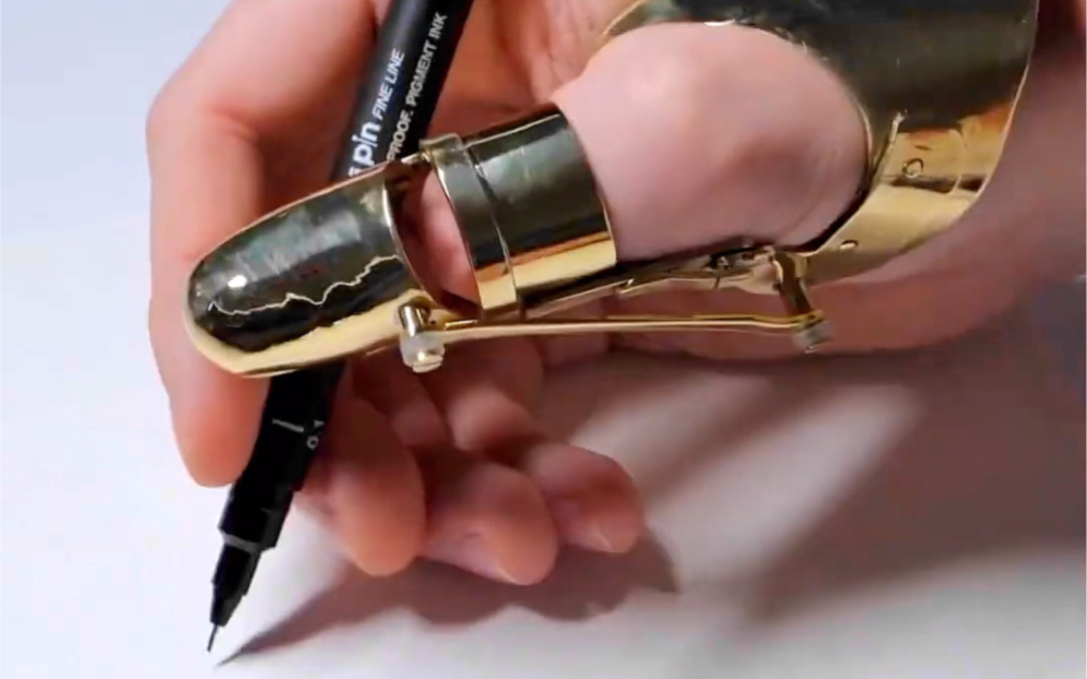 拇指哥的励志DIY,只为正常握笔写字。