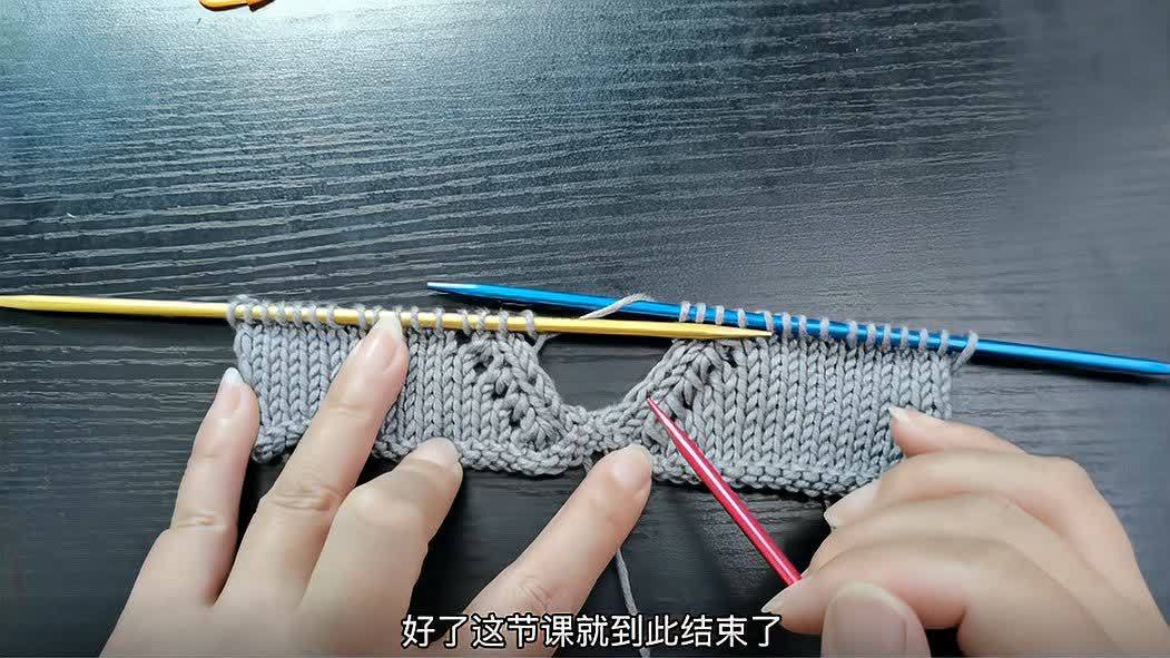 手工编织毛衣领子时,这样收针更简单,只需加1针,挑下...