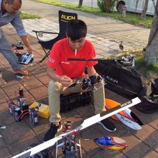 小天特技直升机 