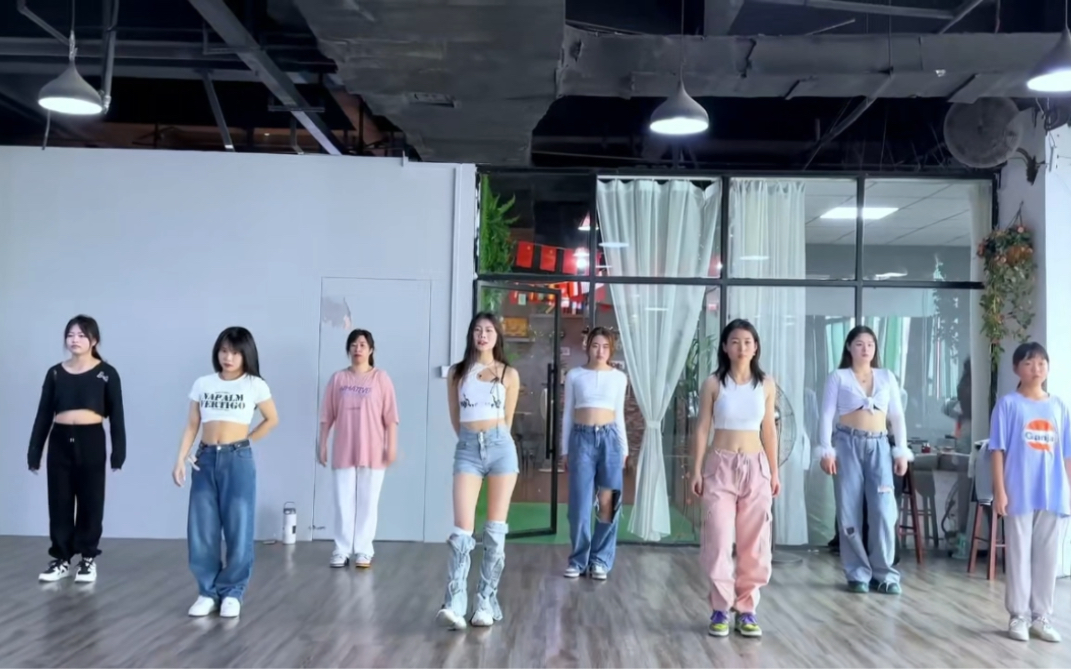 为什么都去JS舞蹈罗村店呢?因为专业热情细心幽默