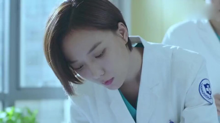急诊科医生:给老演员们致敬!为了演戏真,还真的抽血!