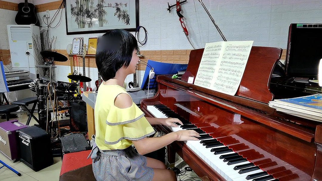 亲子音乐课堂:弹钢琴的基本姿势,手和脚的位置,人和琴的距离