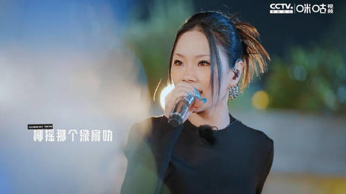 ...老师合唱的这首《八百里洞庭我的家》,将流行元素与传统文化结合得...