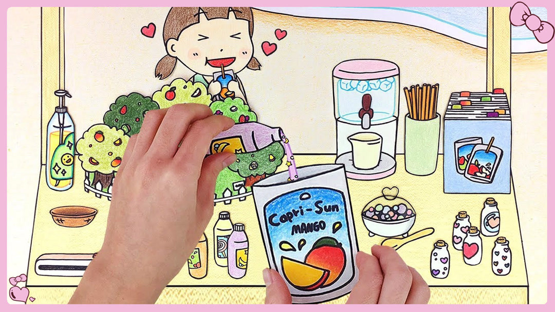创意手绘定格动画:小女孩海边玩耍,制作新鲜果汁喝的美滋滋!