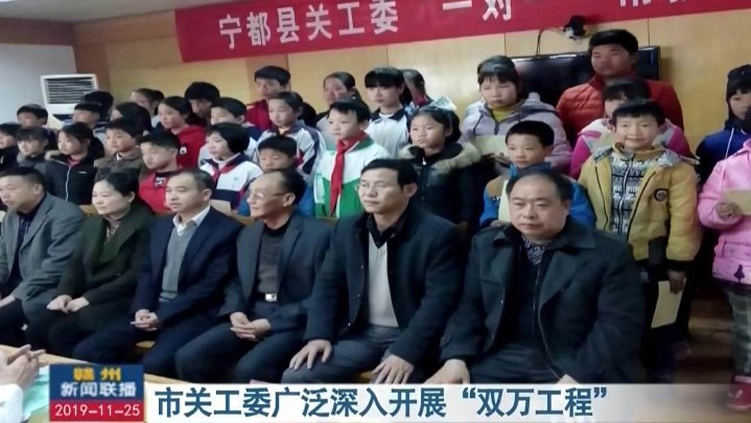 市关工委广泛深入开展“双万工程”