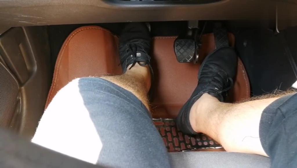 科目三路训,换挡时离合器和油门是如何配合操作的?