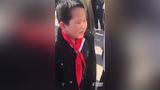【河北】放假分别 小学生哭泣拥抱男老师