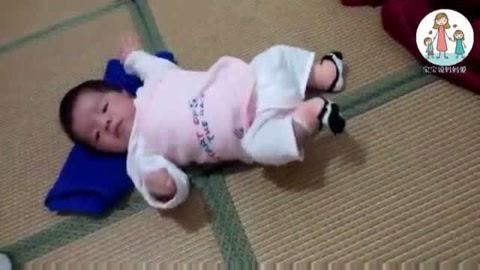 满月宝宝睡偏头,是否需要用枕头?聪明宝妈教你怎么办