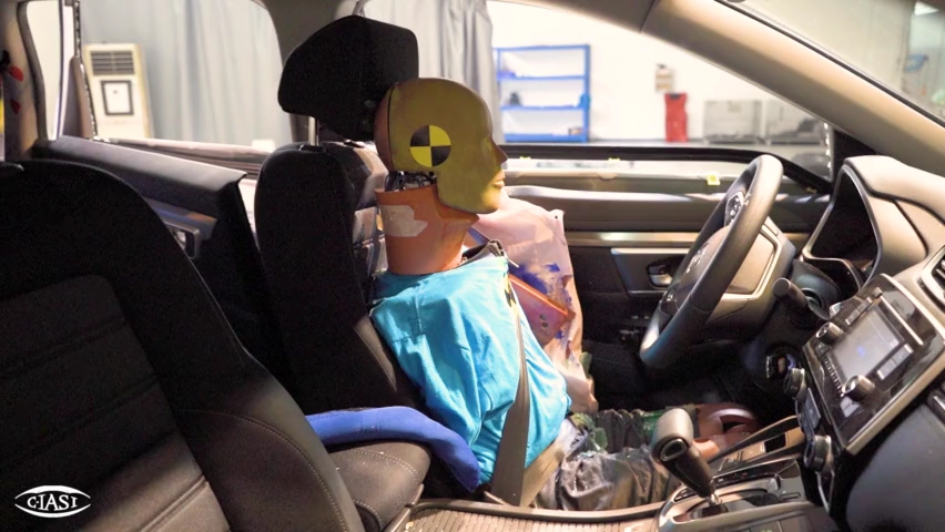 广汽皓影侧面碰撞试验