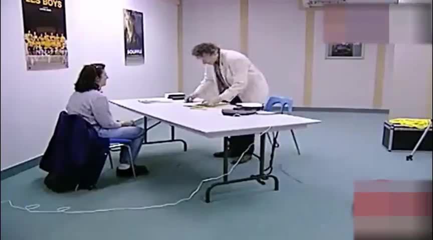 国外恶搞:遇到这样的面试官,求职者都不知道怎么应对了!