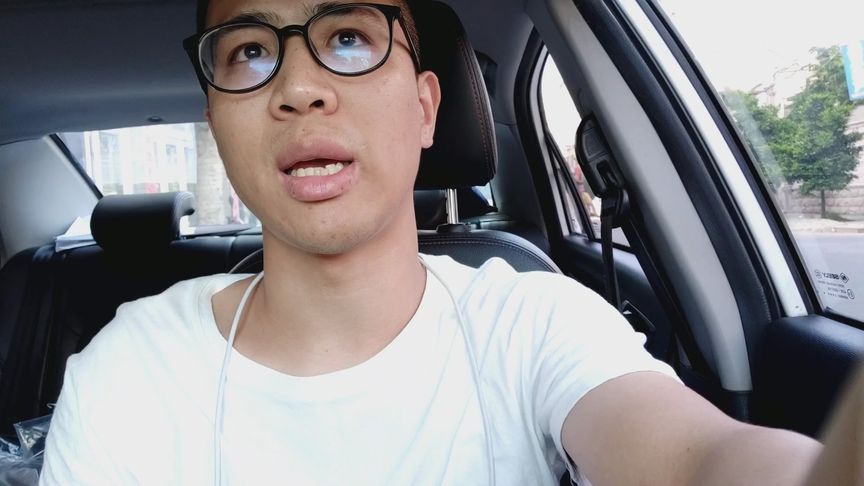 西瓜推荐官,大D去两个学校参加校服和被子的投标,那么能否中标?