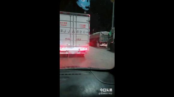 收费处堵车了,这是业务申级的必然结果,工作人员常说诚信度高,