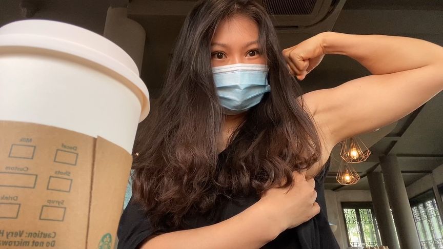 自由了!从穿羽绒服关到穿背心,口罩前的肌肉呢,掉完了。