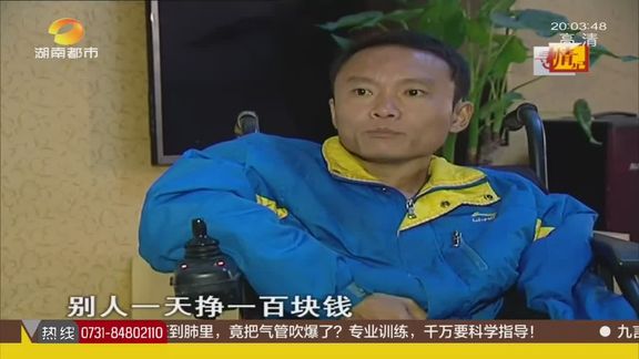自己高位截肢,父亲早已去世,农村残疾小伙凭借手艺撑起整个家